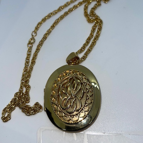 Jewelry | Large Gold Toned Locket | Poshmark